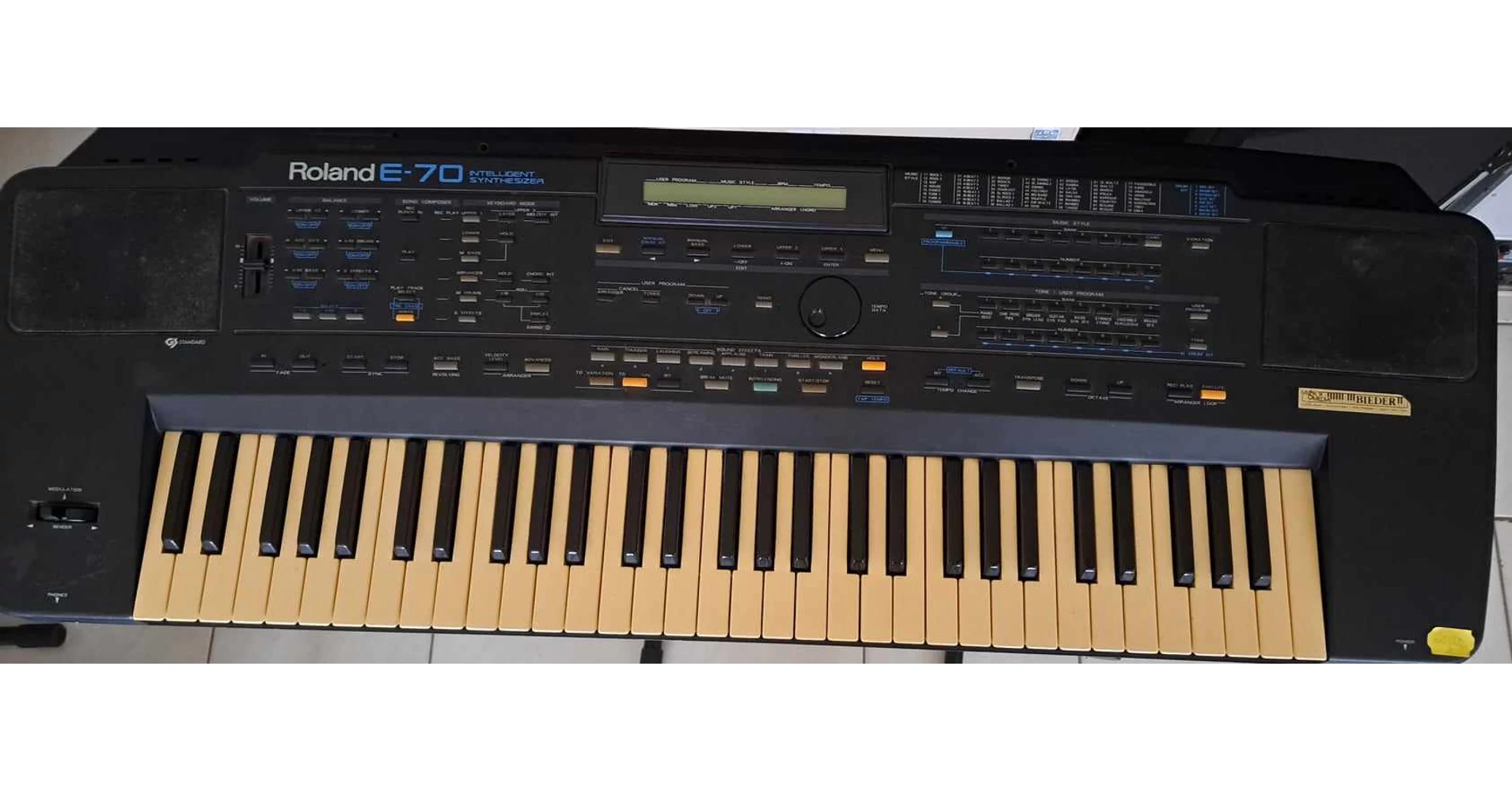 Roland E-70 szintetizátor (Használt cikkek) - BILLENTÉSÉRZÉKENY SZINTETIZÁTOR